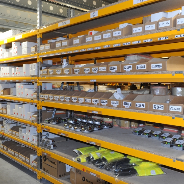 Rayonnage de magasin pour le stockage de pièces détachées